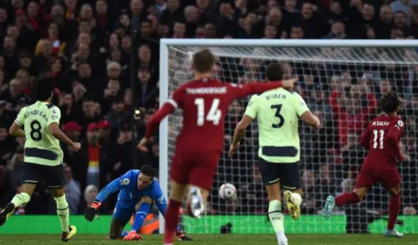 Liverpool beat Manchester City in Premier League