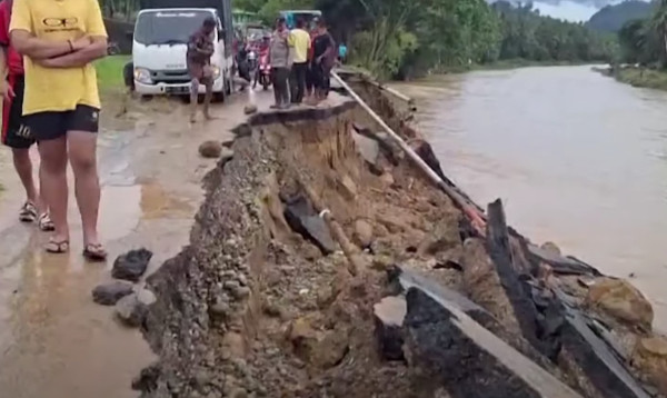 ইন্দোনেশিয়ায় বন্যা-ভূমিধস, নিহত ২৬
