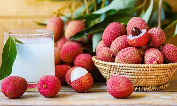 মৌসুমী ফল লিচুর পুষ্টিগুণ ও উপকারিতা
