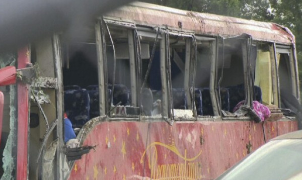 7 killed, dozens injured in US bus crash