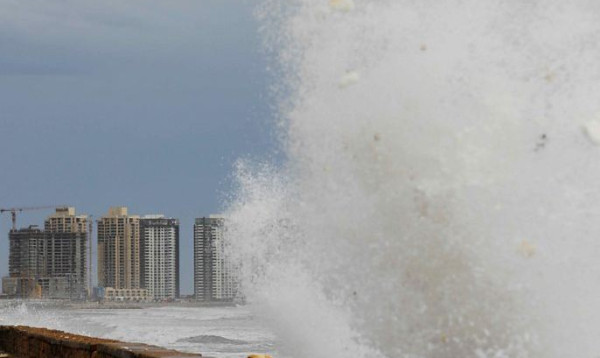 Cyclone Biparjoy: More than 90,000 evacuated as India, Pakistan braces ...